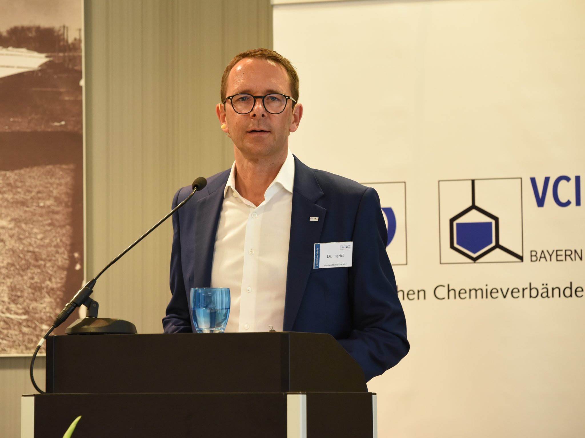 Mitgliederversammlung 2022: Bayerische Chemieindustrie benötigt sichere ...